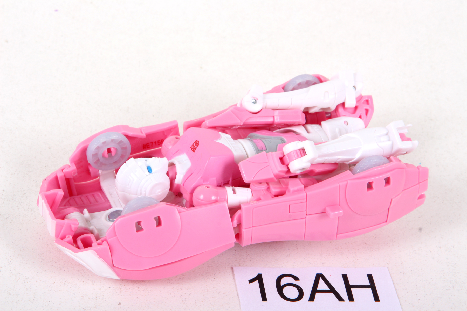 Complete Transformers® War for Cybertron - Earthrise Deluxe Class Arcee ...