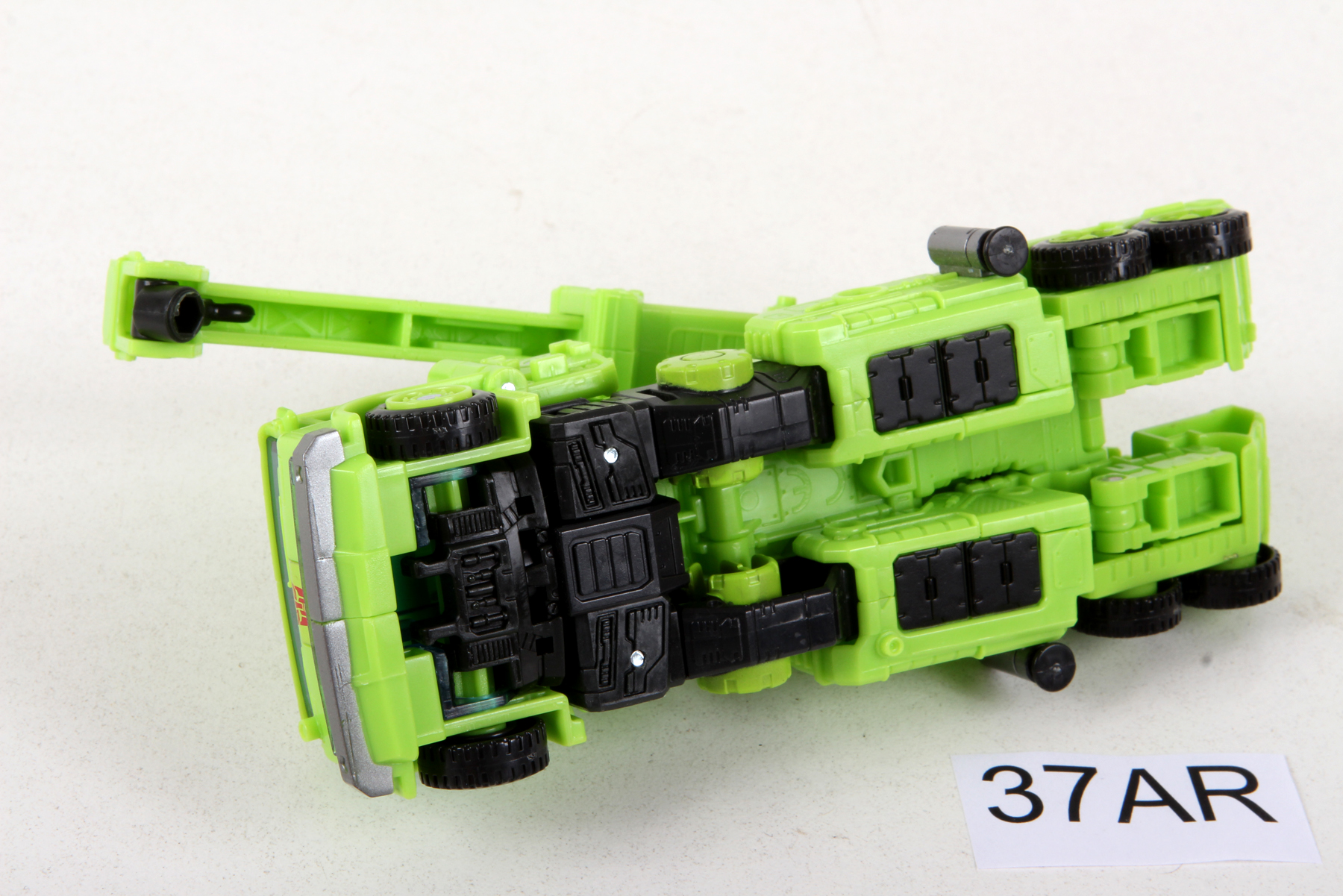 Complete Transformers® Legacy (Generations) Voyager Class Road Hauler ...