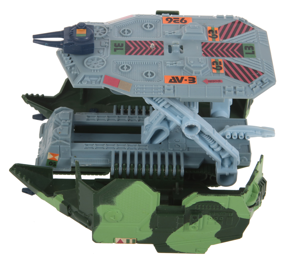 Cruiser Vehicles Crossbolt Mobile Armored Helipad (Mega Force, Kenner ...