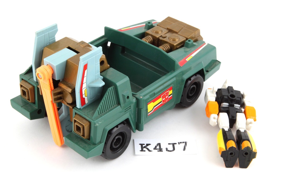 Transformers G1 Attack Cruiser With Sprocket Price [Action Masters]