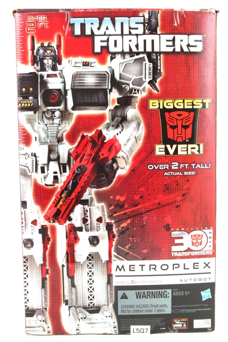Transformers Generations Titan Class Metroplex With Autobot Scamper ...