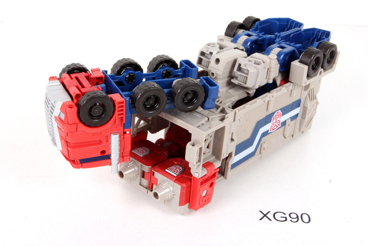Complete Transformers® Generations - Titans Return Leader Class ...