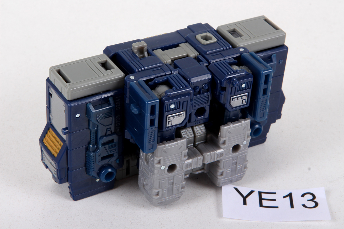 Complete Transformers® War for Cybertron Trilogy - Netflix Voyager ...