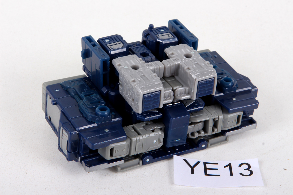 Complete Transformers® War for Cybertron Trilogy - Netflix Voyager ...